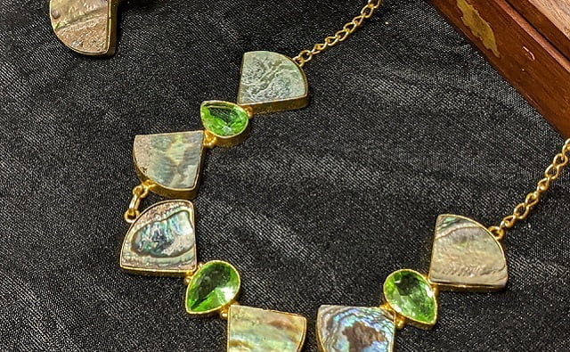 Laura Designs (India) - Raw Stone, Antique and Traditional Jewellery
